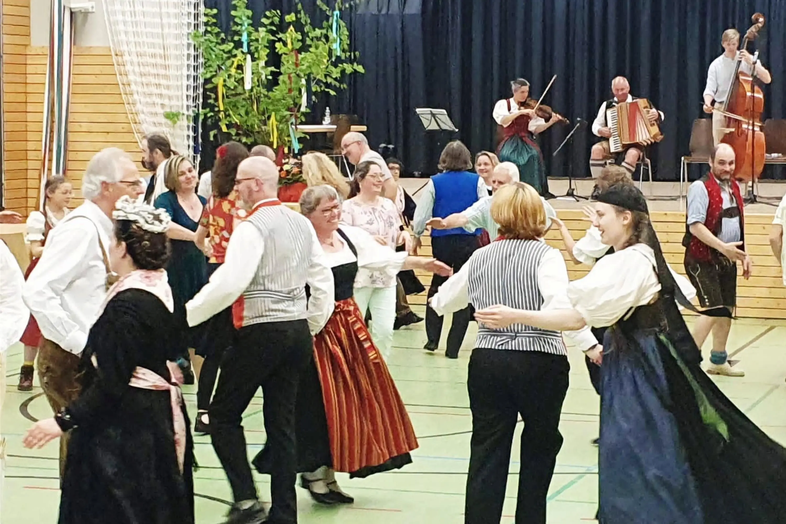 Sulz/Sigmarswangen: Über 100 Tänzer bei Tanzfest der Sulzer ...