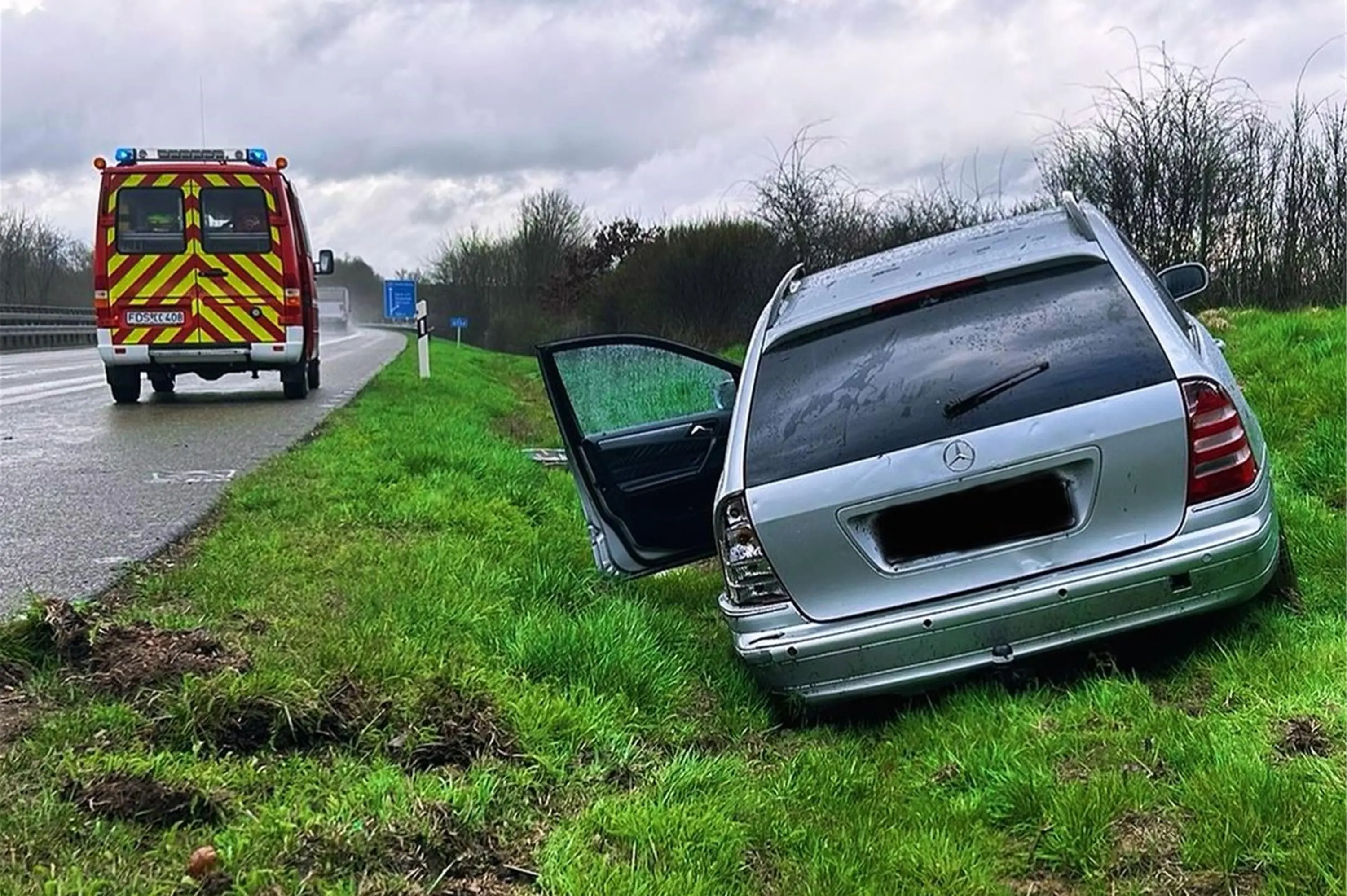 Empfingen: Freiwillige Feuerwehr im Einsatz: Unfall an der Autobahn 81 | swp.de