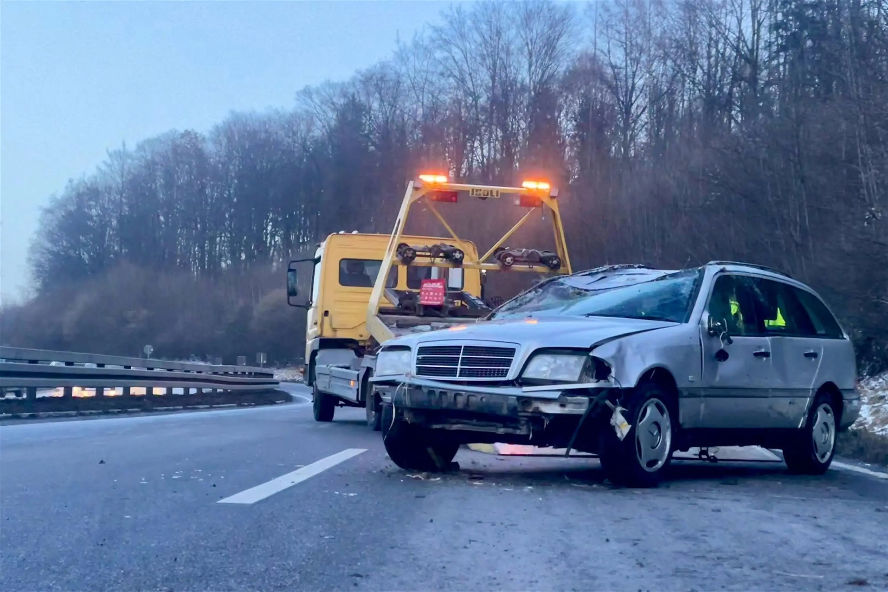 Reutlingen: B28 nachts nach Unfall gesperrt | swp.de