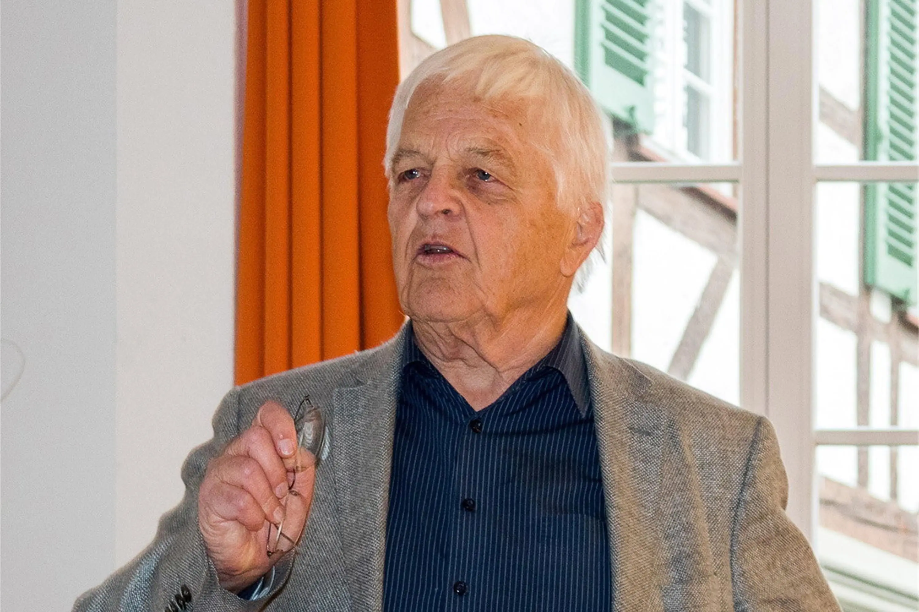 Tübingen · Menschenrechte: Wie vertritt man das Recht in einem ...