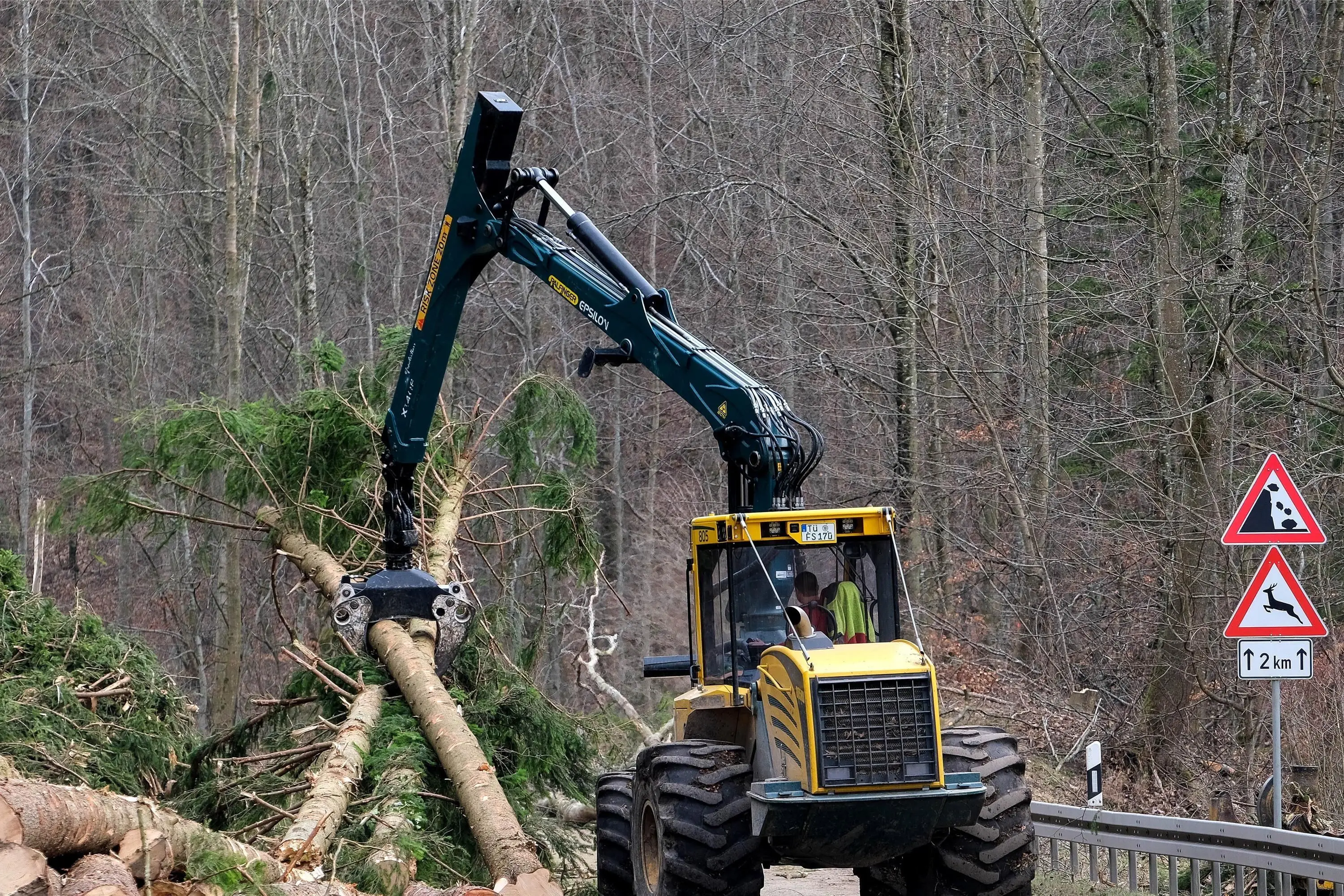 Talheim · Forst: Aufräumen nach dem Sturm bei der Talheimer Steige | swp.de