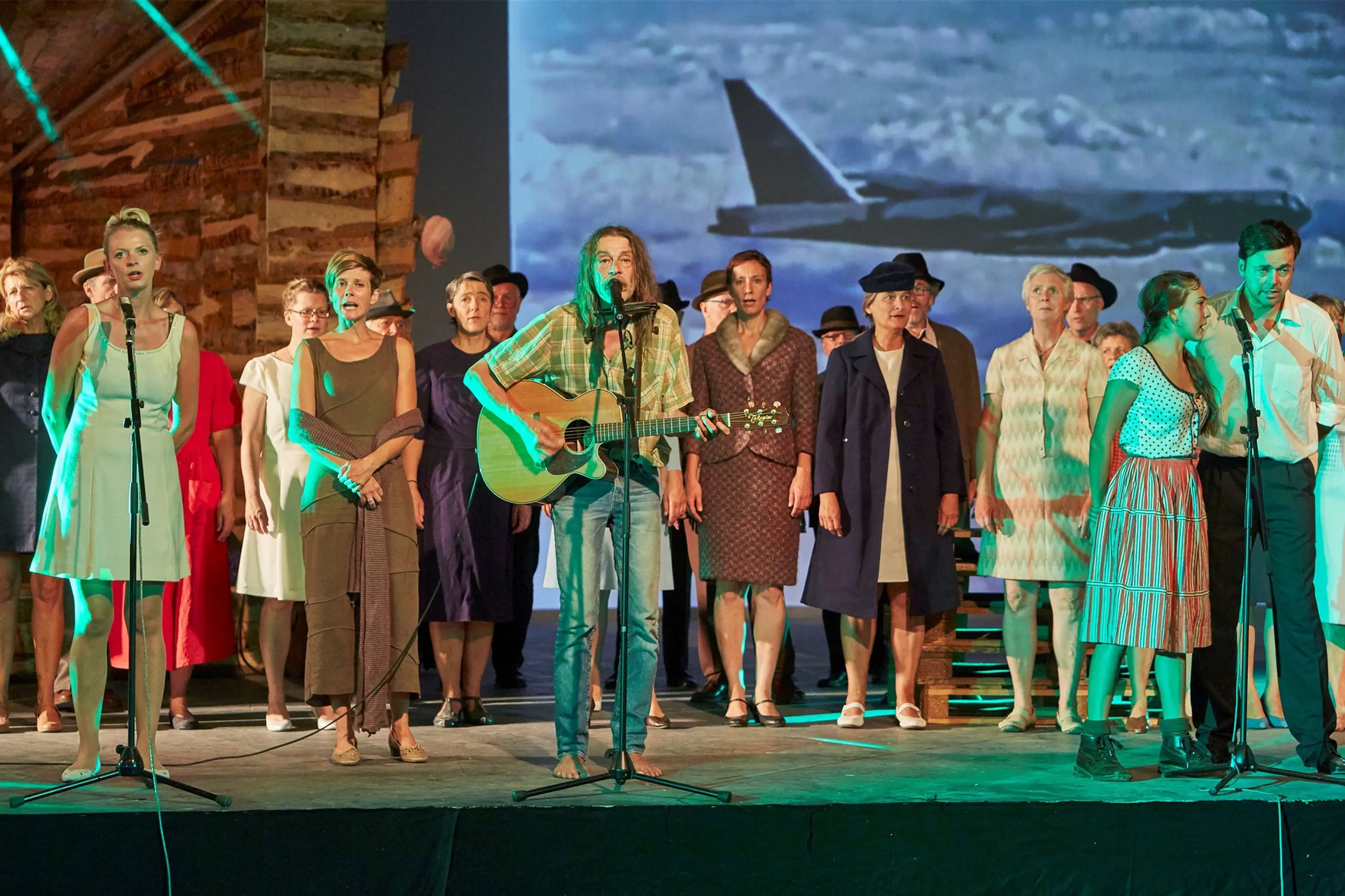 Tübingen · Regionaltheater Lindenhof: Aus Not wendig | swp.de