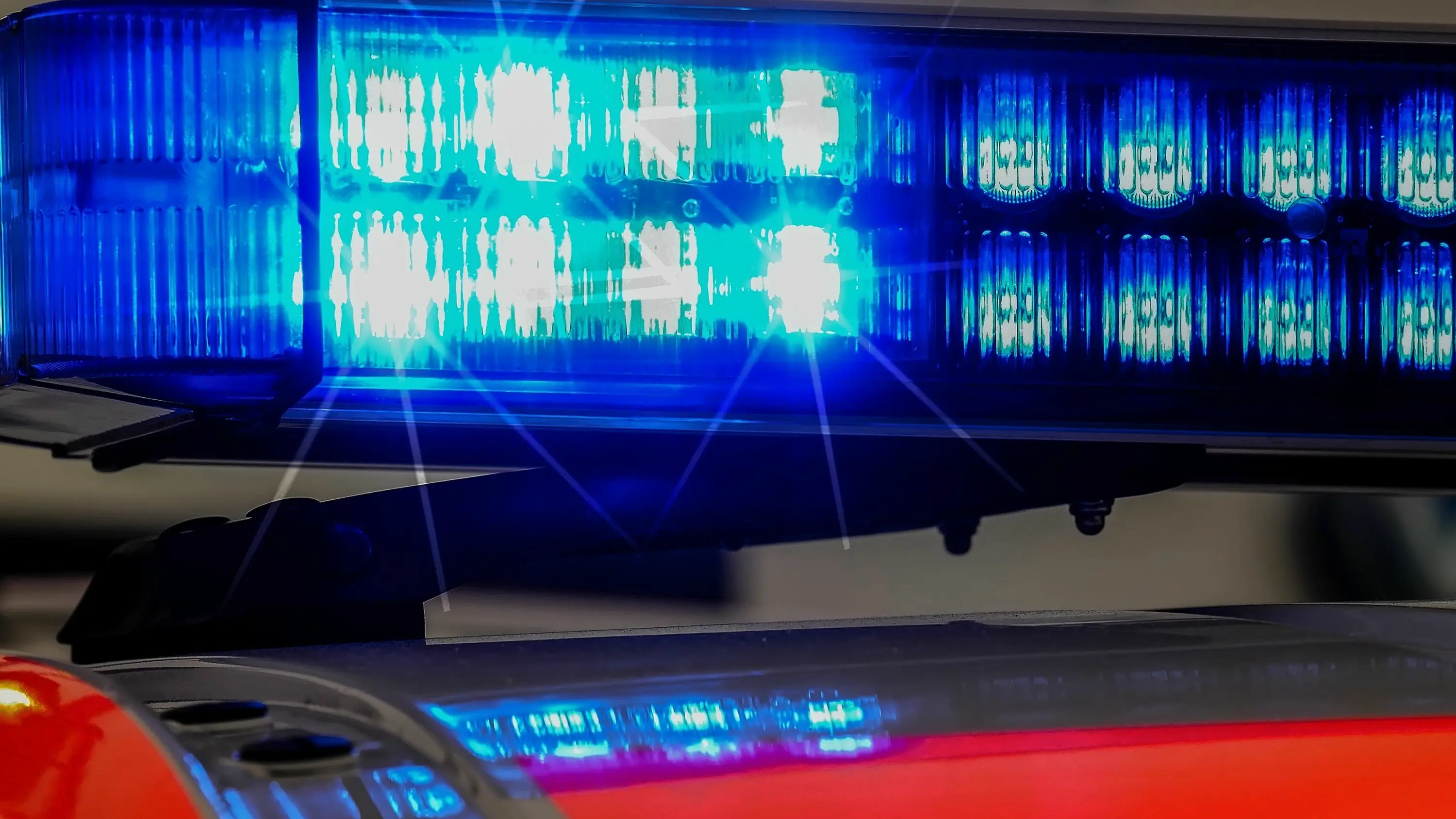 Polizei: 35-Jähriger ignoriert rote Ampel und verursacht Unfall | swp.de Polizei: 35-Jähriger ignoriert rote Ampel und verursacht Unfall | swp.de
