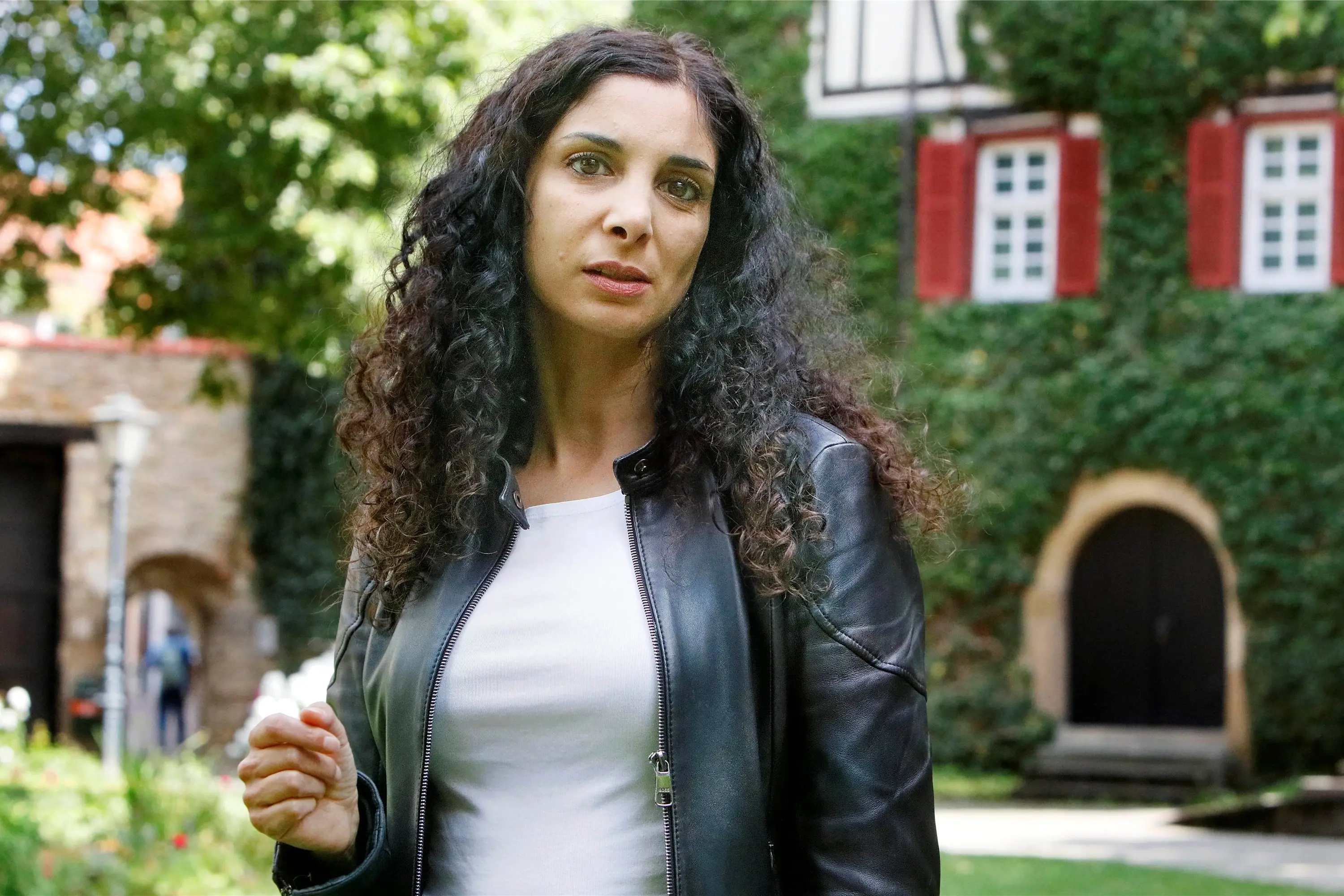 Reutlingen · Bundestagswahl: Jessica Tatti (Linke): Reiche sollen die ...