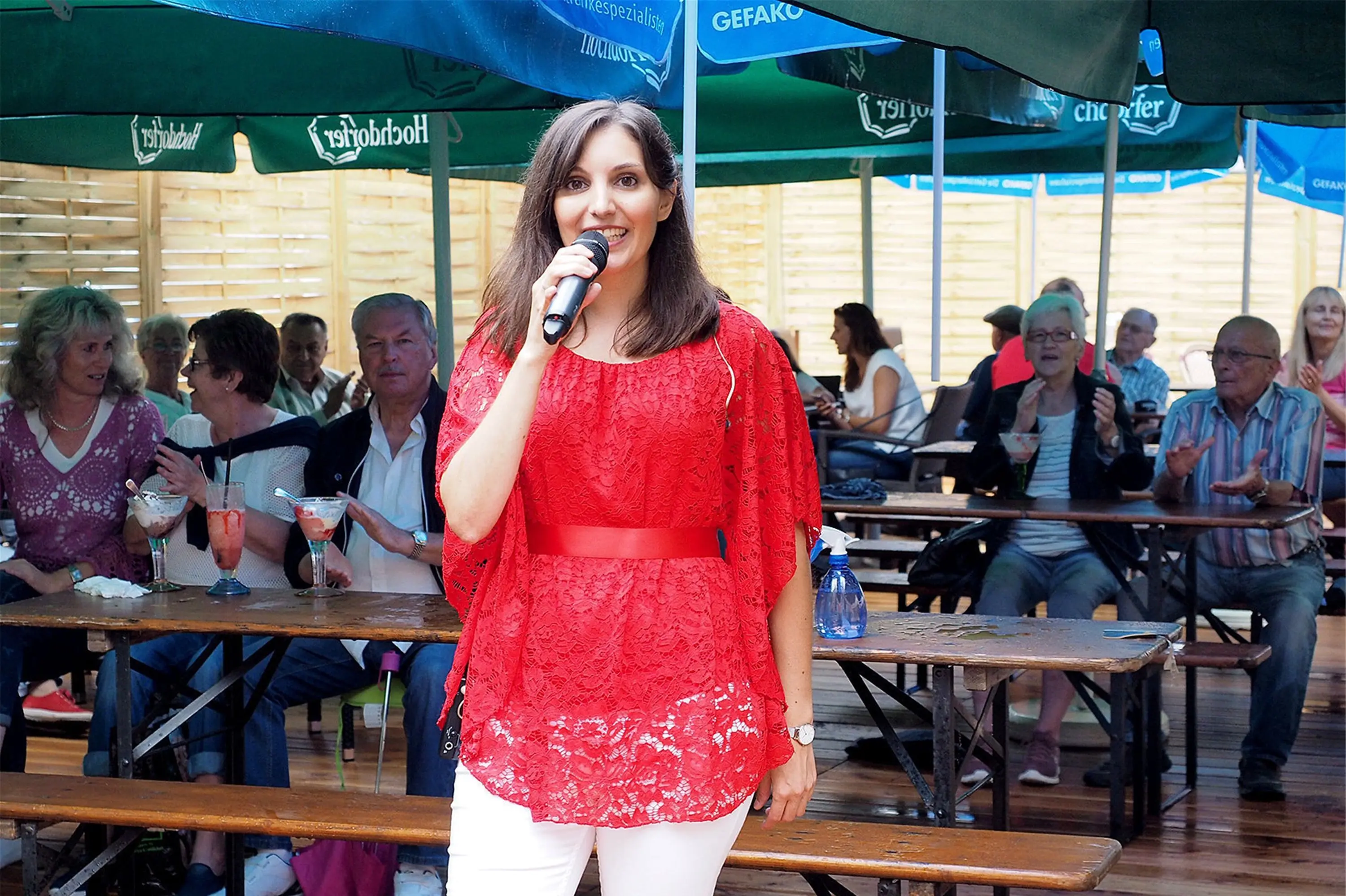 Horb: Marcella Carin sang die Sonne in die Herzen des Publikums | swp.de