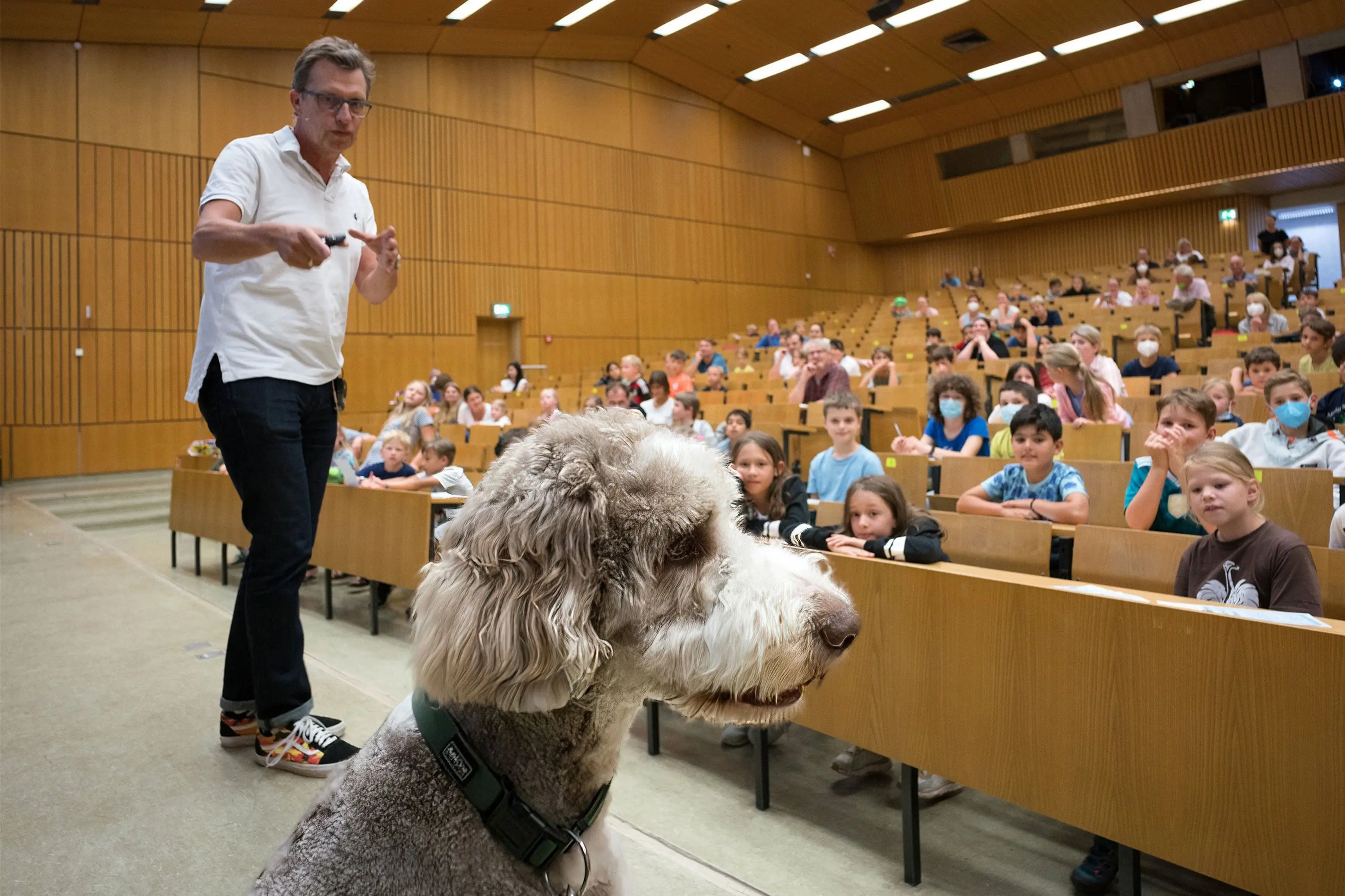 Tübingen · Kinder-Uni: Max-Planck-Forscher Detlef Weigel in der Kinder ...