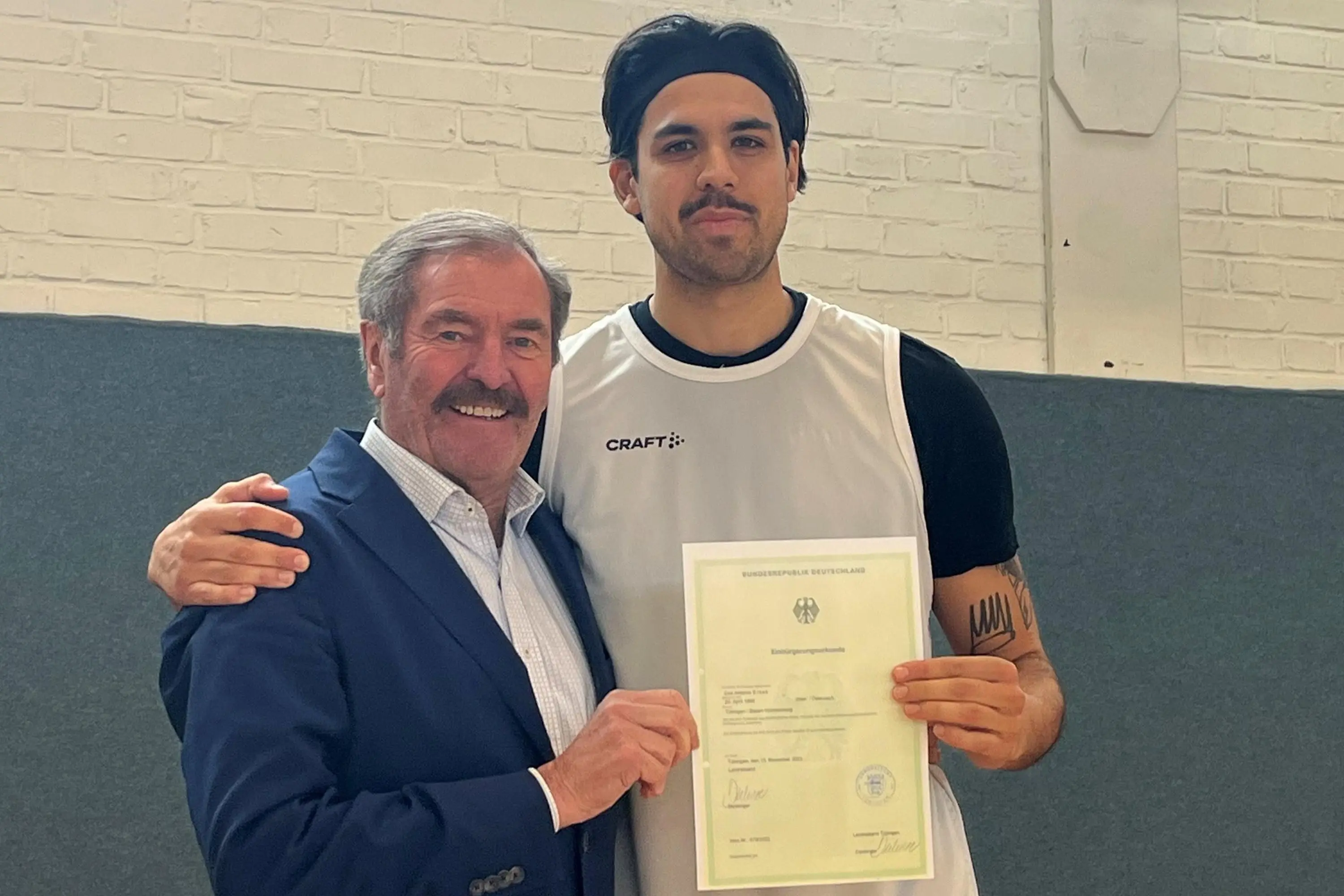 Basketball: Tigers-Spieler Erol Ersek hat ab sofort die deutsche ...