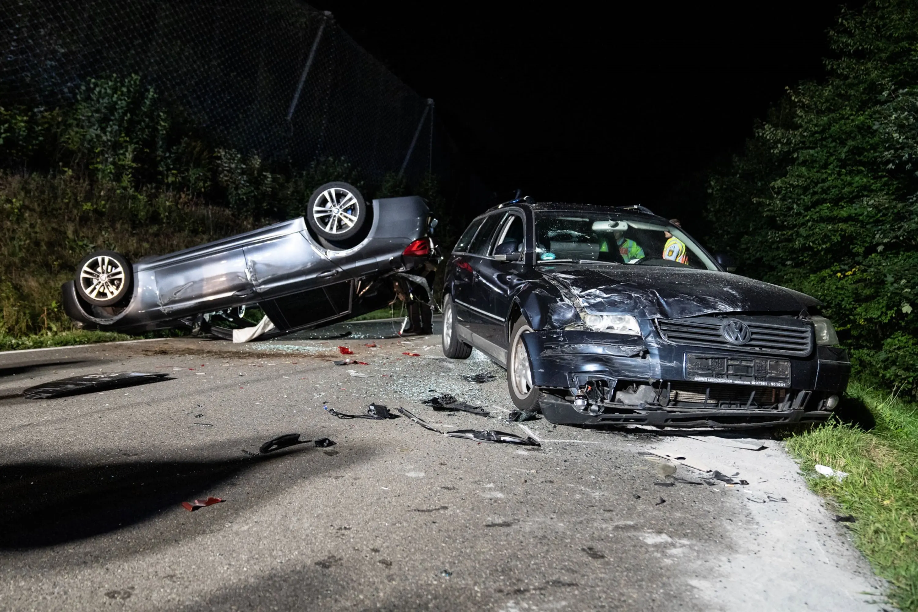 Polizei: B465 nach Unfall bei Bad Urach gesperrt - mit Gegenverkehr kollidiert | swp.de