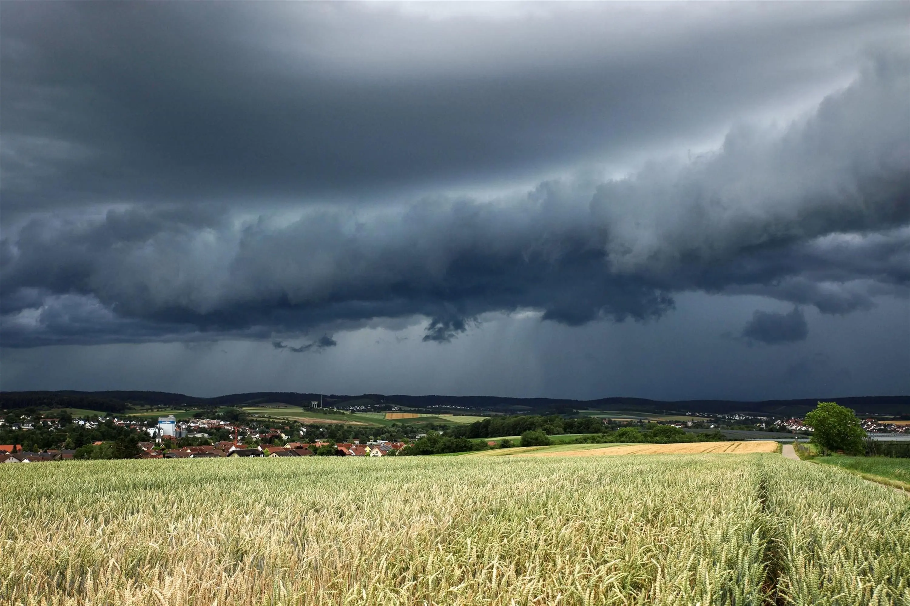 Unwetter: Tübingen/Reutlingen: Wetterdienst warnt vor schweren Gewittern und Hagel am Mittwoch ...