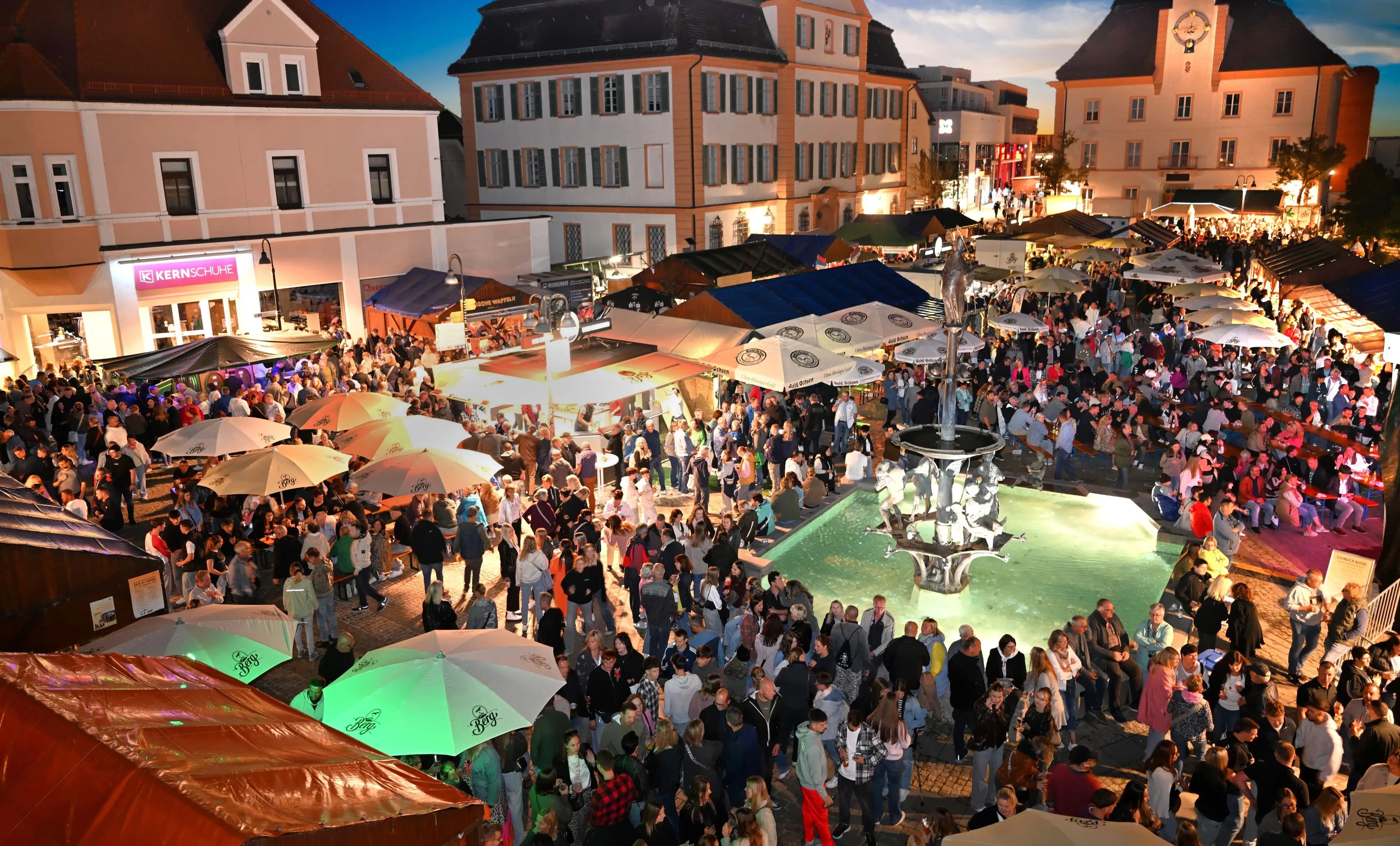 Ehinger Kirbe 2025: Viele Angebote, enorm viele Besucher und großes ...